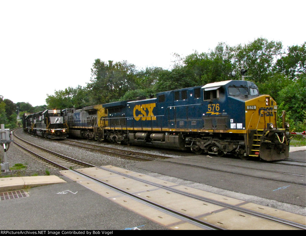 CSX 576 and 226; NS 3013